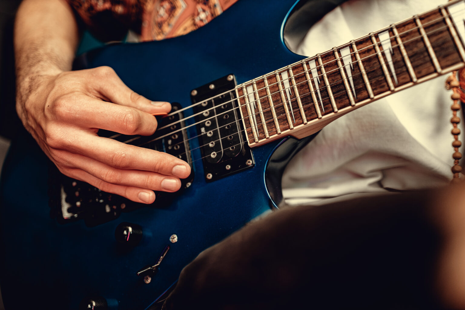 How to Transition Smoothly Between Chords on Guitar