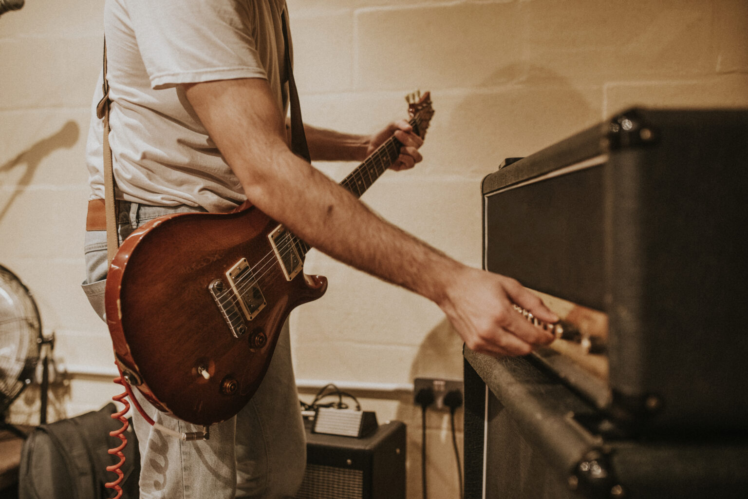 How to Transition Smoothly Between Chords on Guitar