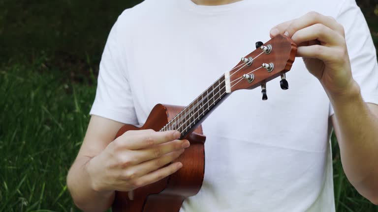 How to Tune a Ukulele Properly (With and Without a Tuner)
