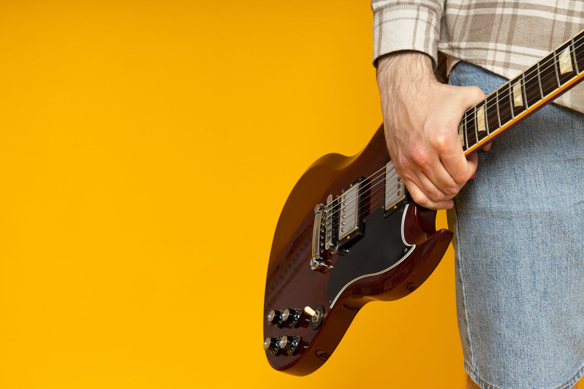 How to Use Backing Tracks to Improve Your Playing