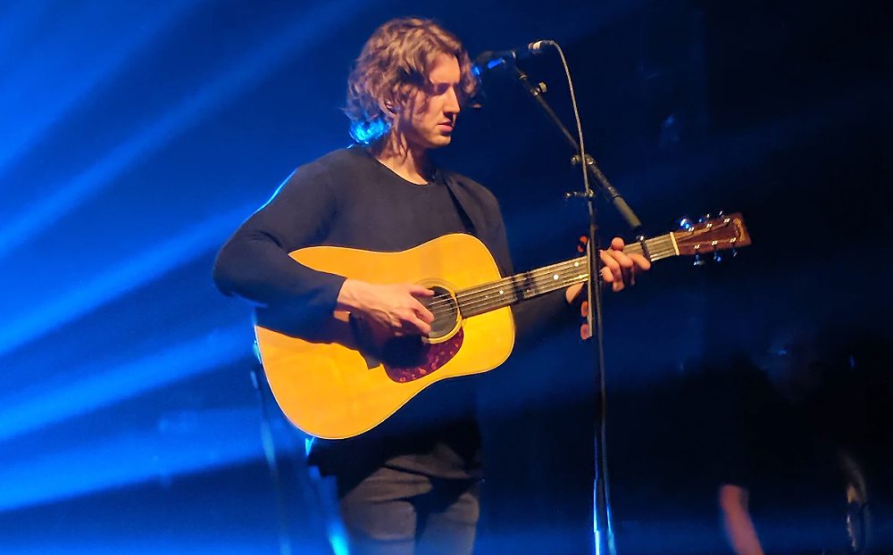 Perform Live with an Acoustic Guitar | A Beginner’s Guide